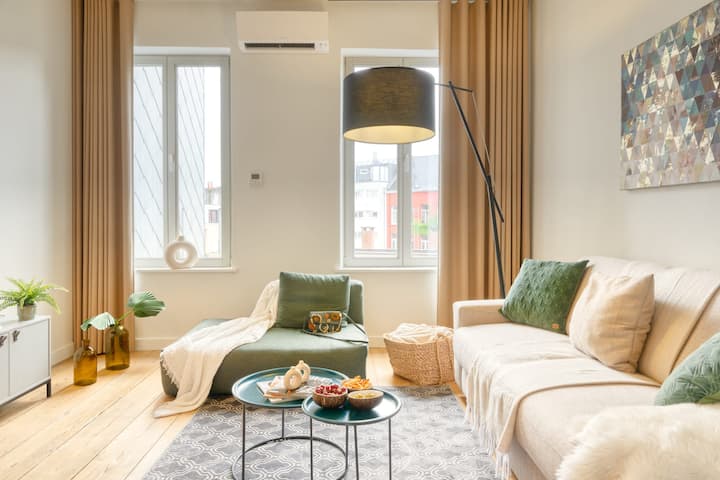 Spacious & Luminous Gem In Historic Ghent Building - Ghent