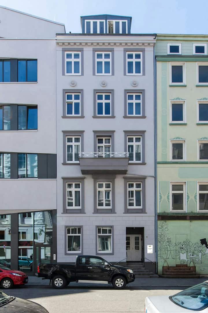 Low-key Stay In A Convenient Spot - Hamburg