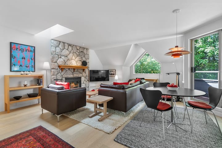 Bright & Stylish, Excellent Location Near Skiing - Whistler