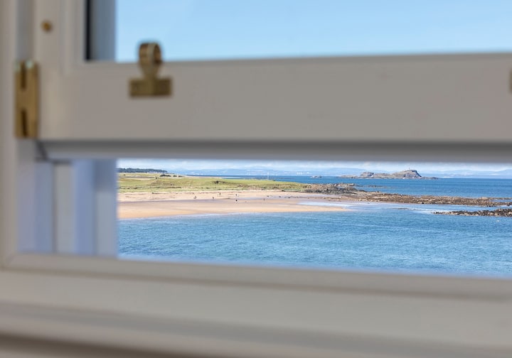 The House At The Beach. - North Berwick