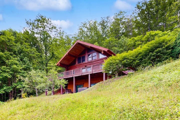 Charming Mountain Cabin With Hot Tub, Fireplace - Sylva, NC