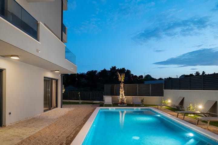 Luxury Villa David 2 Heated Pool - Podstrana