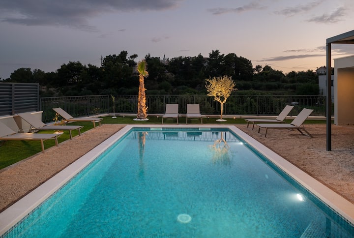 Luxury Villa David's - Two Heated Pool - Supetar