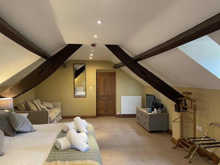 Aston- Junior Suite/family Room, Ensuite Bath Room - Bourton-on-the-Water