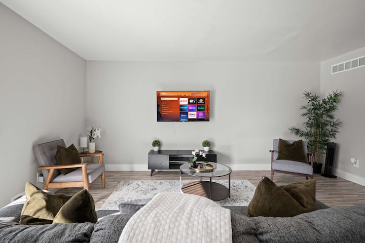 Stylish & Modern Unit  Prime Location & Comfort - Rochester University, Rochester Hills