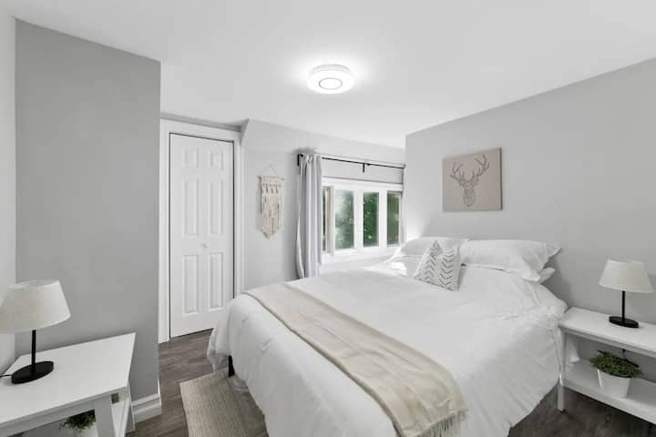 Spacious 5br • Queen Bed • Fire Pit • Sleeps 12 - Gibraltar, MI