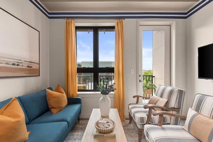 Plush Haven - Music Row - Parking, Rooftop Lounge - Nashville, TN