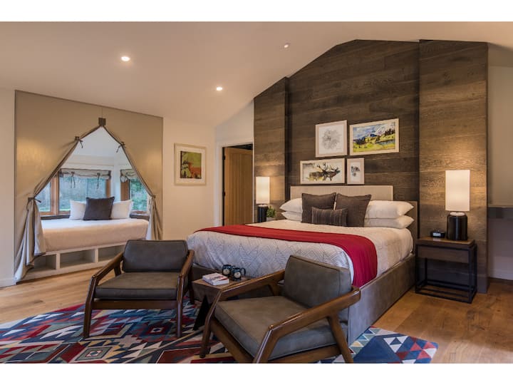 Luxury Tree Houses Into The Heart Of Washington - Carson, WA