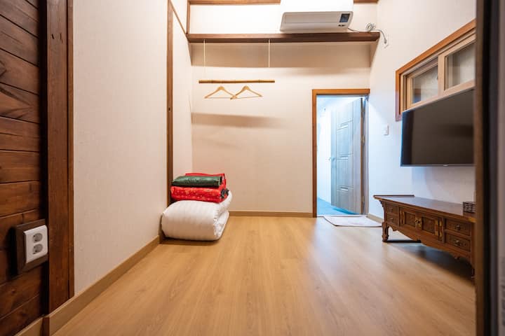 한옥의 멋스러움이 있는 도심 속 한옥숙소 더블룸가온방 - Daegu
