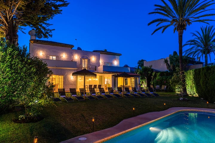 6-8 Bed Holiday Villas Close To Beach & Amenities - Marbella