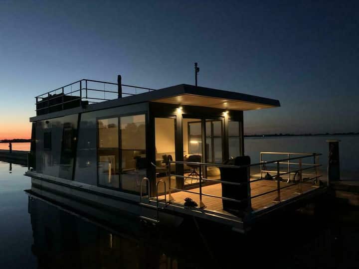 Houseboat - Paviljoenwei 4-3| Sneek (Offingawier) 'Earrebarre' - Sneek
