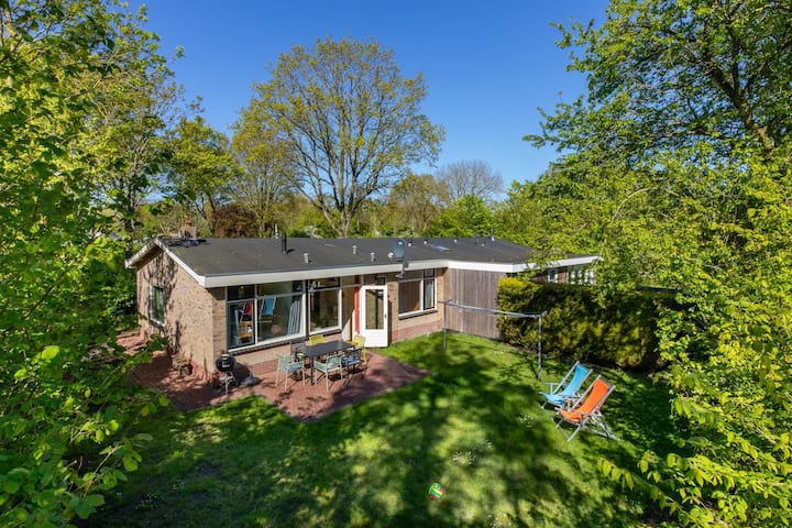 Holiday Home With A Large Garden - Oosterpark 77 - Oostkapelle