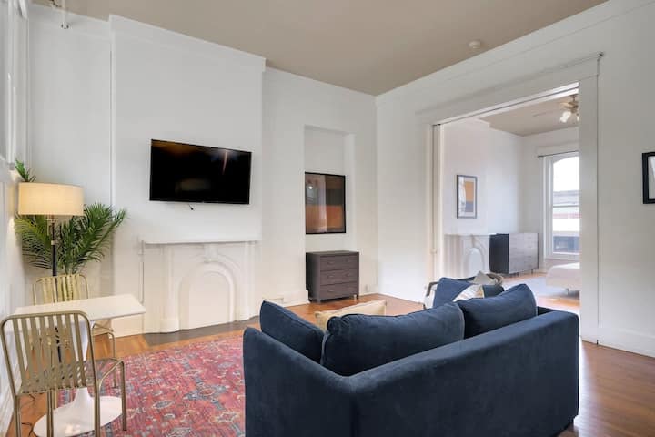 Apartment With King Bed In Downtown Louisville - Louisville, KY