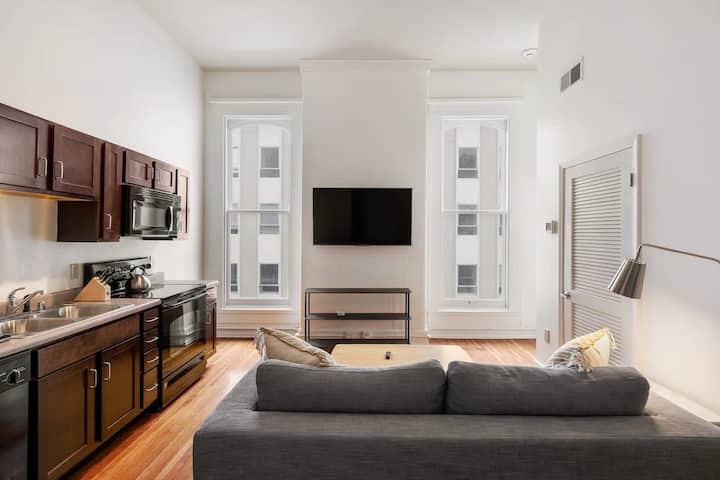 Historic Charm, Walkable Entertainment, King Bed - Louisville, KY