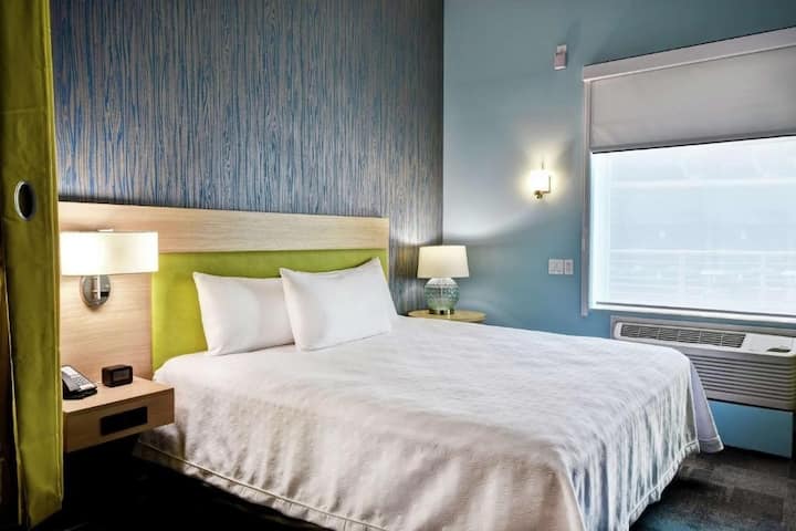 King Studio Suite Near Twist Bioscience San - South San Francisco, CA