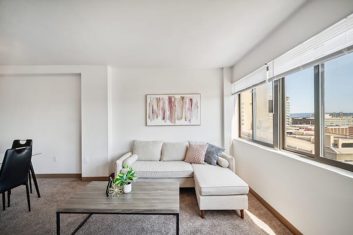 Pp 1111  Modern Corporate 1br, Pool, Gym - Harrisburg, PA