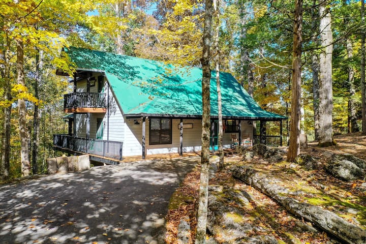 Handicapped Access 2 Br 3 Bath Cabin Wifi & Pool - Townsend, TN