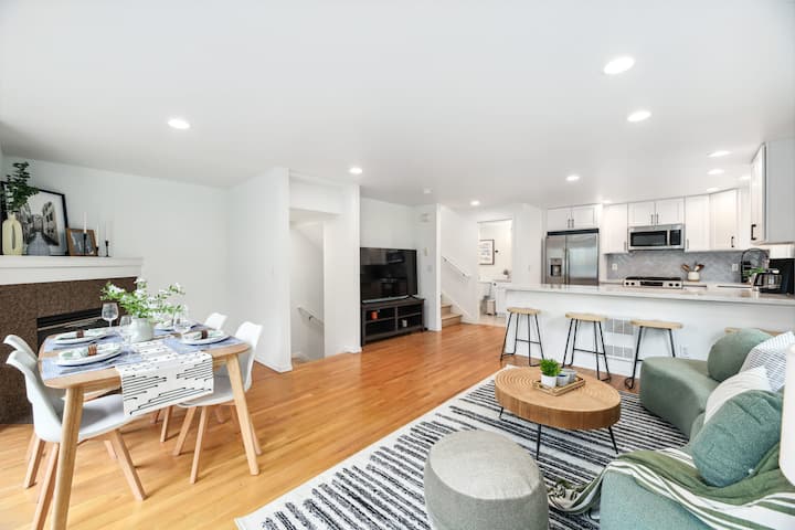 Green Lake Remodeled Home W/ac, Garage & Yard - Shoreline, WA