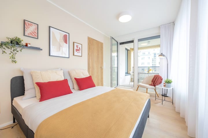 Bright 2br • 5th Floor • Balcony • Free Parking - Prága