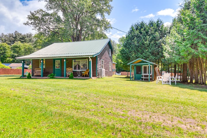Inviting Peru Cabin W/ Patio, Grill & River Access - Plattsburgh, NY