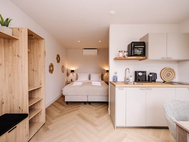 Ceebee, Free Parking - Zandvoort