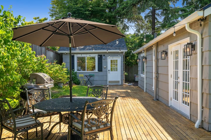 Ballard Gem: Remodeled Cottage With Studio - Shoreline, WA