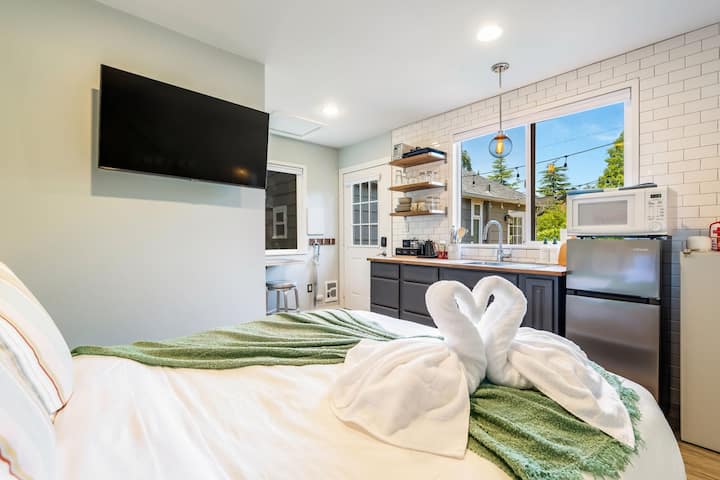 Ballard Studio - Walk To Transit & Downtown - Seattle, WA