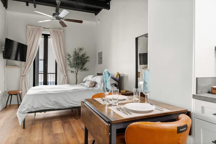 Discover Cozy Studio | Queen Bed + Kitchen - Coronado, CA