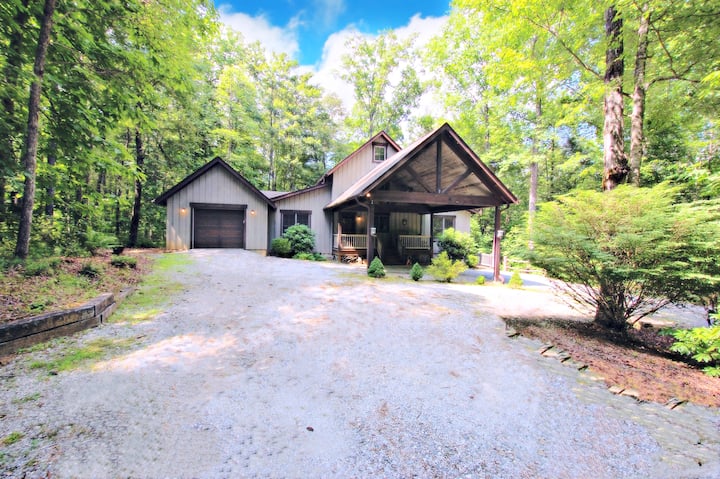 Horse Cove Haven, Charming Summer Retreat - Highlands, NC