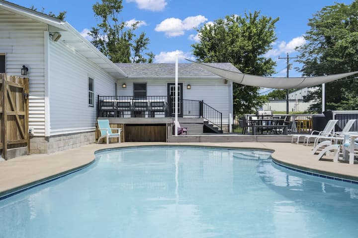 Pvt Outdoor Pool, Hottub, Yard, Games, Free Ticket - 布蘭森