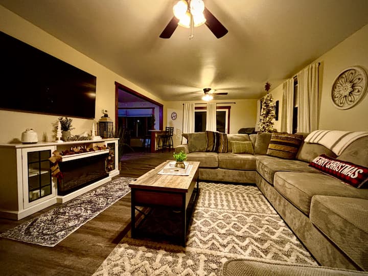 Christmas In The Mountains, Hot Tub, Firepit - Farmington, PA