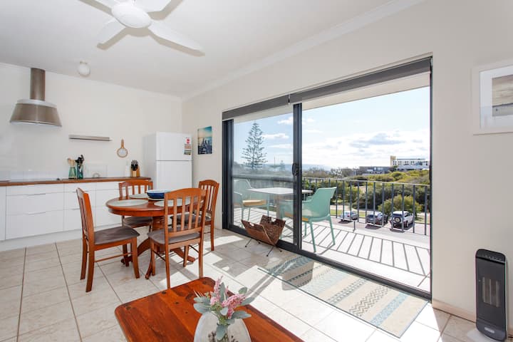 Cottesloe Seaside Bliss - Spectacular Ocean Views - 科茨洛