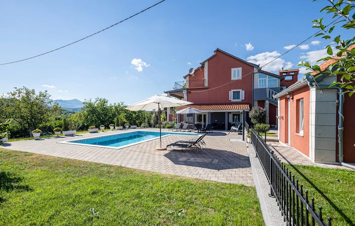 2 Bedroom Lovely Apartment In Citluk - Sinj