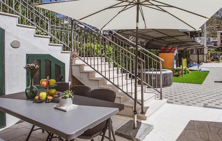 Awesome Home In Dugi Rat With Sauna - Omiš
