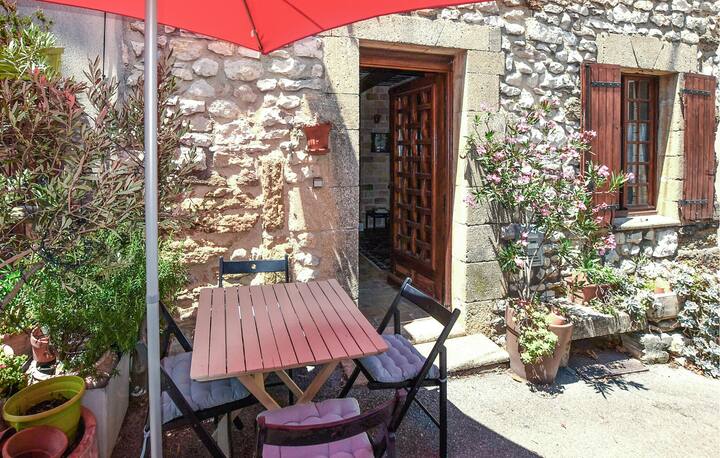 2 Bedroom Stunning Home In Vedène - Vedène