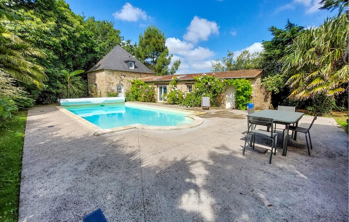 Amazing Home In Ploubezre - Lannion