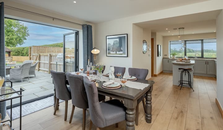 Ellesmere Barn | Holiday At Home - Bedale