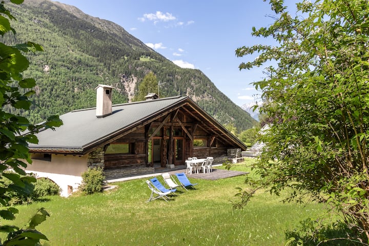 Chalet Poya - 2 Appt - Jardin - Privée - Courmayeur