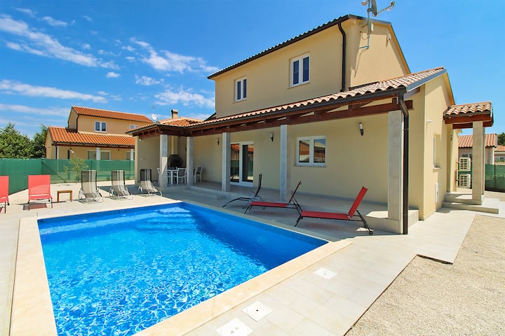 House 2351/115763 - Pula