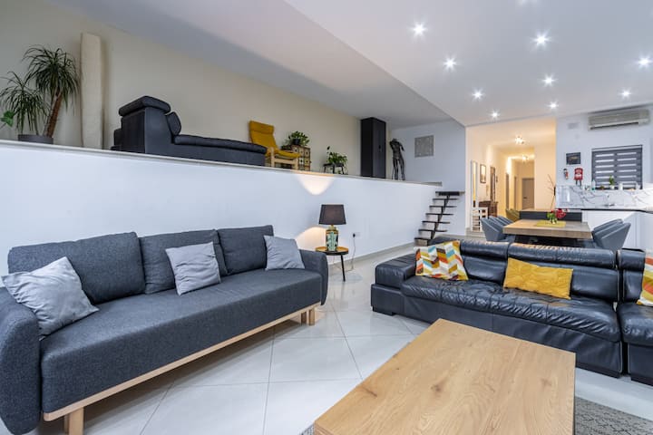 Spacious And Stylish Apartment - Malta