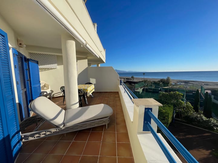 Sabinillas Promenade Beachfront Apartment - Manilva