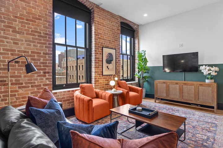 Luxury | Pool | Game Room | Downtown Hotel - New Orleans, LA