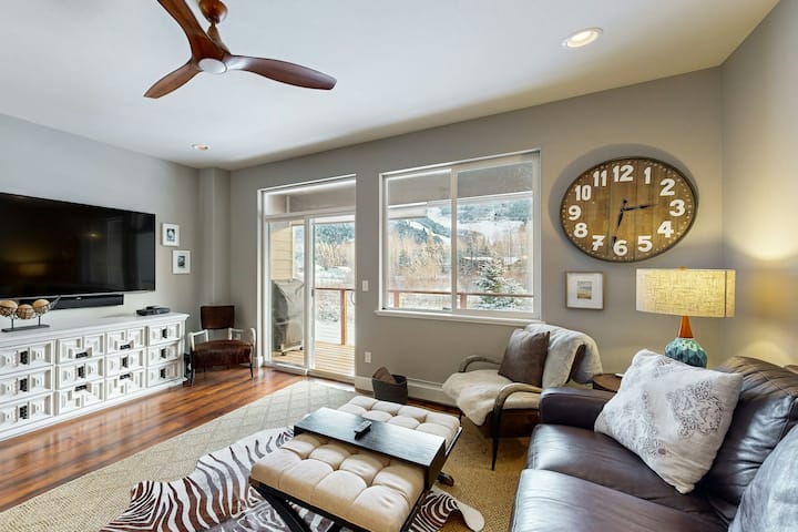 2br Home With Mountain Views, Deck, Bbq - Girdwood, AK