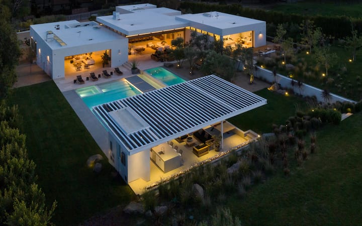 Point Dume: 2 Pools, Hot Tub, Fire Pit & Views - Malibu, CA