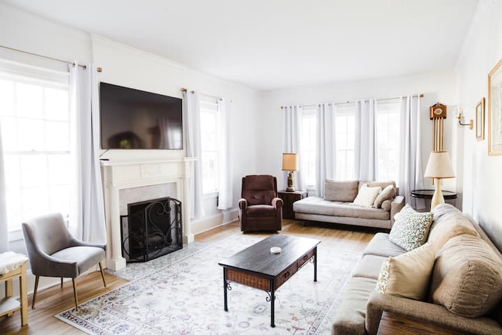 Bright 4br Getaway | Cozy + Pets Allowed - Montgomery, AL