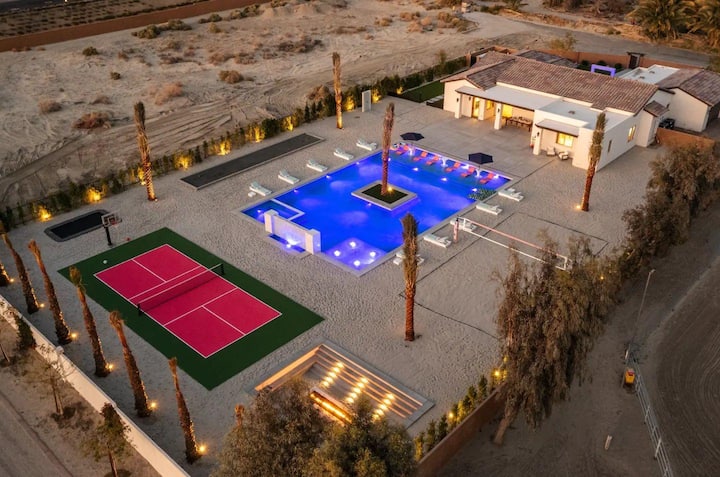 Nahana Desert Oasis With Massive Pool, Pickleball, - Indio, CA