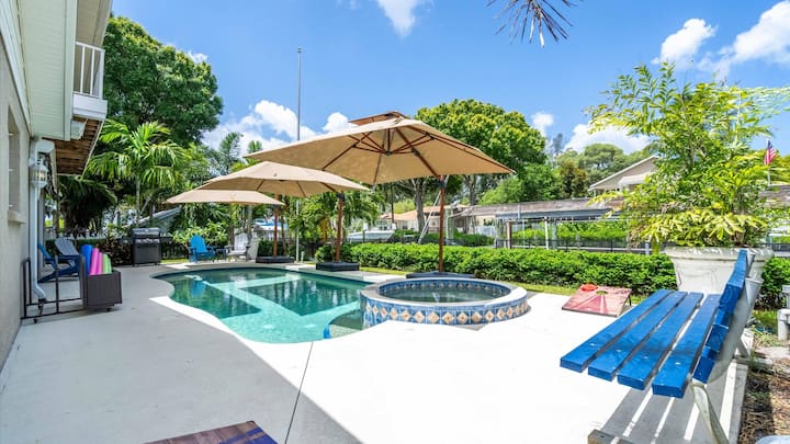 Waterfront Home, Boat Dock, Ocean Access, Hot Tub - Bradenton, FL