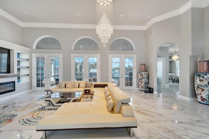 Apollo Beach Luxury | Canalfront Fall Getaway + Do - Apollo Beach, FL