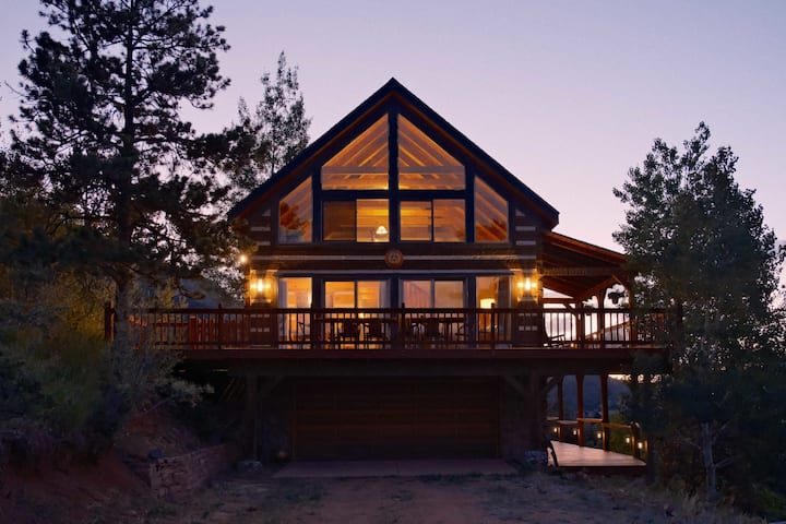 Hillside Cabin - Mt Views - Patio Decks - Hot Tub - Green Mountain Falls, CO