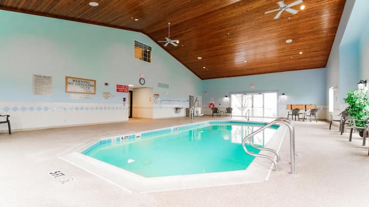 Country Stay | Swim. Free Breakfast. Whirpool Tub. - Shipshewana, IN